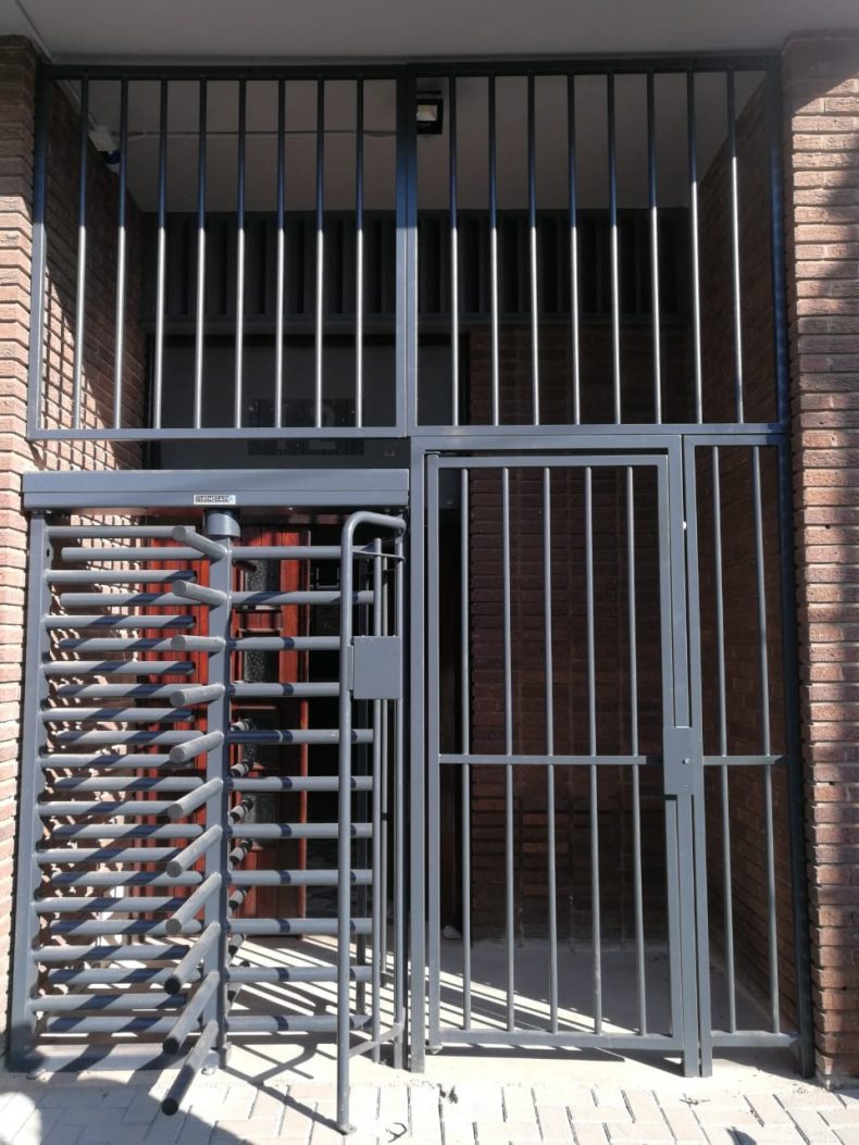 Titan turnstile for inner city building - Turnstar